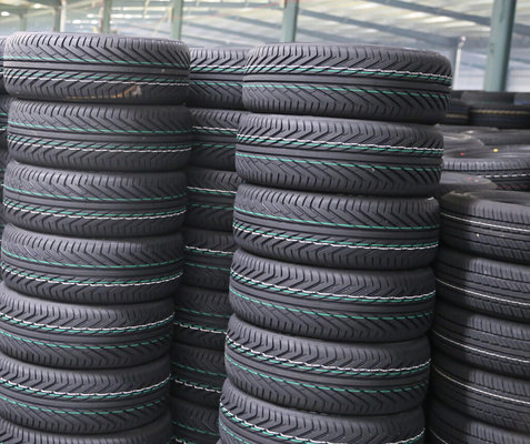 Stahl weg von der Straße Suv ermüdet ganzjährige Auto-Gummireifen 215/35Zr18 225/35Zr18