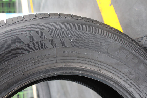 Reifen-Gummireifen Automobil 235/65R17 235/70R16 205/70R15 lassen flache Reifen Radial-PCR-Personenkraftwagen-Reifen laufen