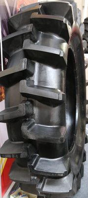 12.4-28 neumático estándar agrícola negro del tractor del jardín del borde de los neumáticos W11 de los vehículos 6PR