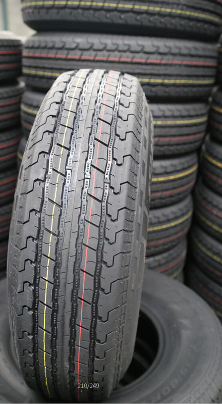 El vehículo de pasajeros ST235/80R16 cansa los neumáticos de acero del vehículo de los neumáticos del caucho del NEUMÁTICO SERIAL del ST 16" los neumáticos radiales del ST de la pulgada