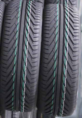 Stahl weg von der Straße Suv ermüdet ganzjährige Auto-Gummireifen 215/35Zr18 225/35Zr18