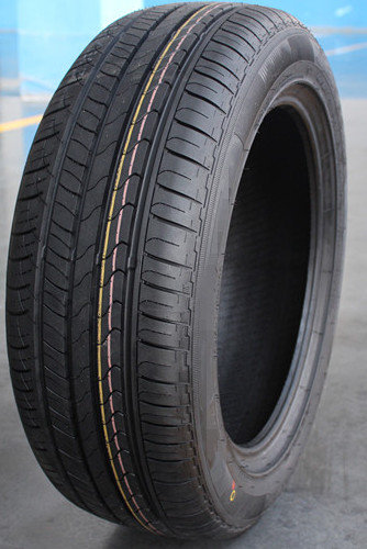 Automobilreifen-Gummireifen 215/35ZR18 225/40ZR18 225/45ZR18 lassen flache Reifen alle Stahl-PCR-Personenkraftwagen-Reifen laufen