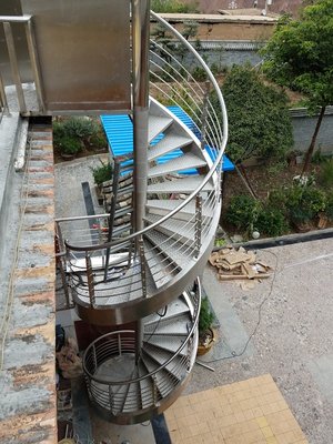 Spiral StaircaseVH04S  Spiral Stainless Steel Stair Tread Beech Curved Glass Handrail 304 Stainless Steel