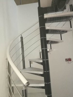 Spiral StaircaseVH05S  Spiral Stainless Steel Stair Tread Beech Curved Glass Handrail 304 Stainless Steel