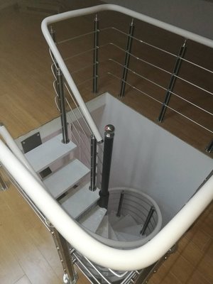 Spiral StaircaseVH05S  Spiral Stainless Steel Stair Tread Beech Curved Glass Handrail 304 Stainless Steel