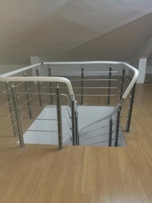 Spiral StaircaseVH05S  Spiral Stainless Steel Stair Tread Beech Curved Glass Handrail 304 Stainless Steel