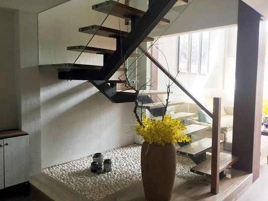 Straight Stringer Staircase VK02S Handrail: wooden Tread: Beech Balustrade: glass Stringer: Carbon Steel