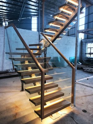 Straight Stringer Staircase VK03S Tread: beech Railing: tempered glass Handrail: American oak Stringer: carbon steel