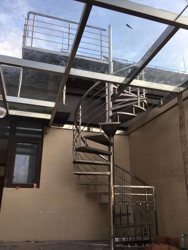 Spiral Staircase VH07S Spiral Stainless Steel Stair Tread Beech Curved Glass Handrail 304 Stainless Steel