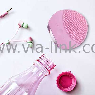 Facial Cleansing Brush Waterproof Rechargeable Face Brush for Deep Cleansing Skin Care Electric Silicone Exfoliating