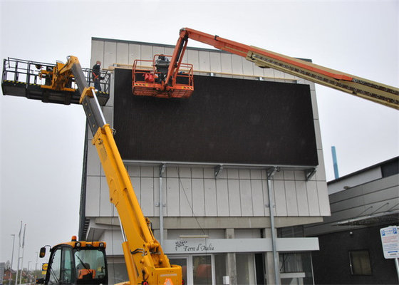 China P 10.42 mm 8000 nits Brightness Full Color Outdoor LED Video Wall With Synchronous Control supplier