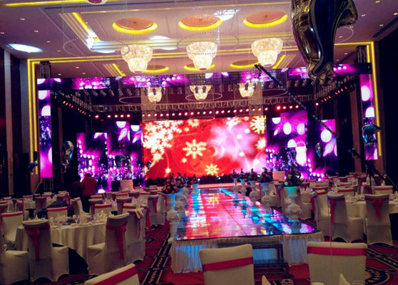 Indoor HD LED Wall 2.5mm 3in1 Install In Hall With Die - Casting Aluminum supplier