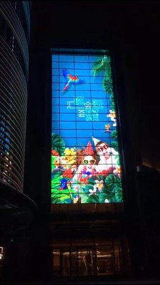 Outdoor 15.4-15.4 Transparent LED Screen with 5000cd/2 supplier