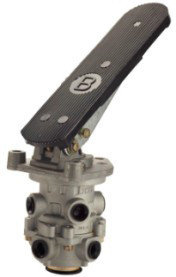 241-02904 NISSAN CW520 CK450  Foot Brake Valve
