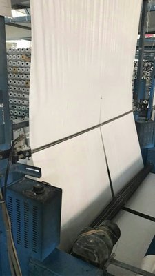 The newest ultrasonic nonwoven bag sealing and cutting machine