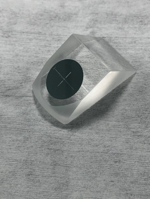 Customizable Slits and Pinholes for Optical Experiments and Wavelength Discrimination