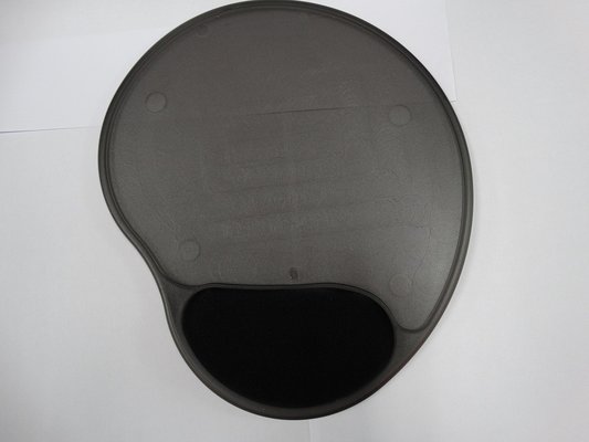 Heated Radiation Protection Rubber Gaming Mouse Pad With Gel Wrist Rest supplier