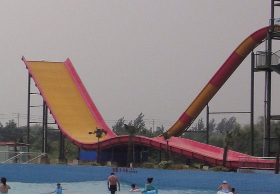 Spray Up Water Attraction Amusement Park Equipment With 2 Person Raft