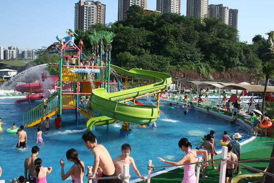 Theme Style Fiberglass Children Play Equipment With 5 Slides