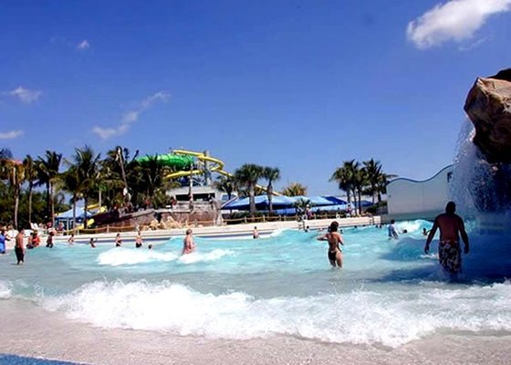 Air Powered / Vacuum Water Park Wave Pool , Outdoor Wave Pool Water Park