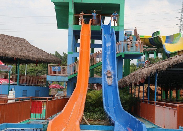 Extreme Water Park Equipment Tallest Free Fall Water Slide for Adventure Player