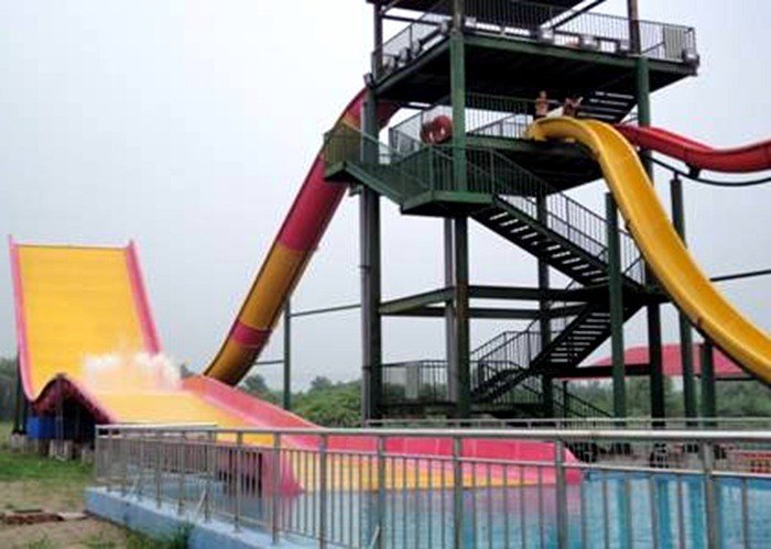 Adult Water Slides In An Amusement Park Water Slide With 2 Person Raft