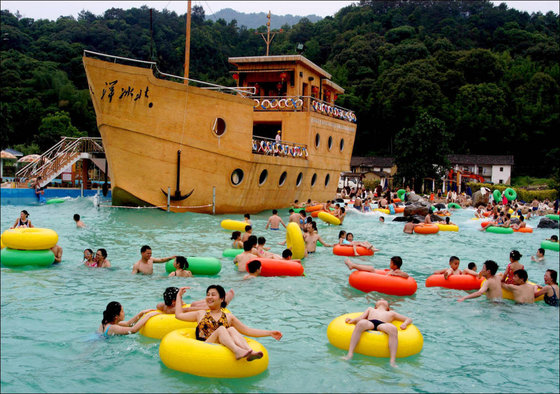 Artificial Surf Wave Pool Outdoor Waves Swimming Pool For Water Park