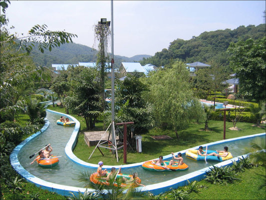 Outdoor Lazy River Pools 
