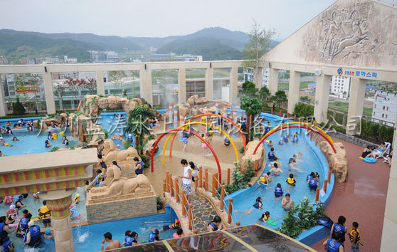 Outdoor Lazy River Pools 