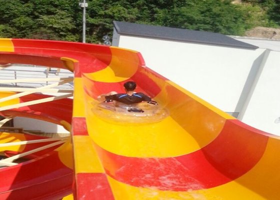 Big Spiral Fiberglass Water Slides Open Flume Water Slide For Swimming Pool
