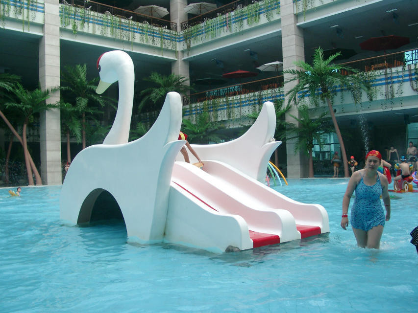 White Cartoon Style Floating Pool Toys Glass Fiber Material TUV