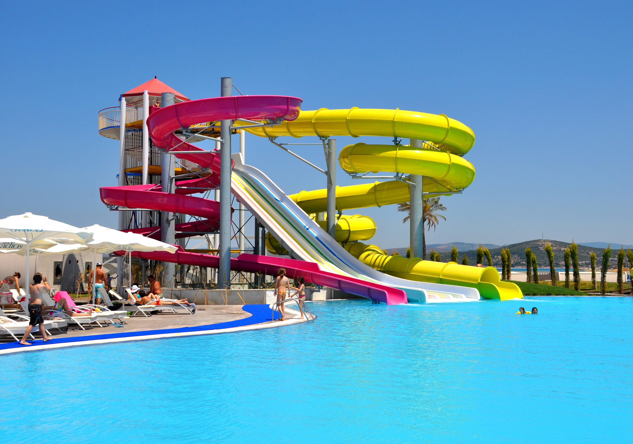Spiral Combination Commercial Water Slides Red / Yellow Arc Path Designing