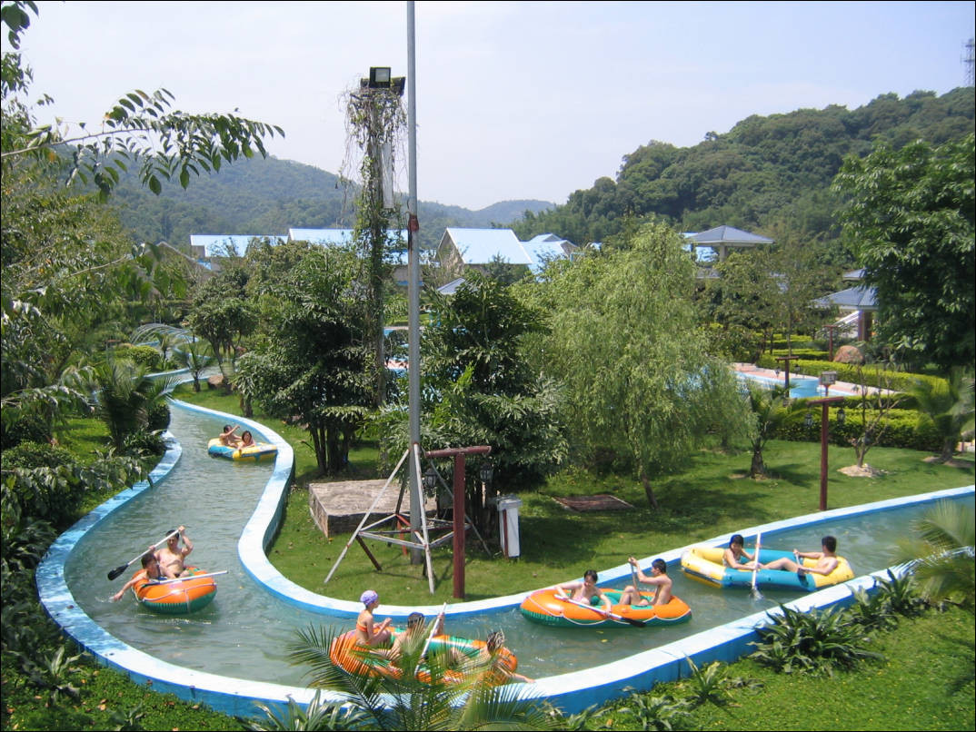 Outdoor Lazy River Pools 