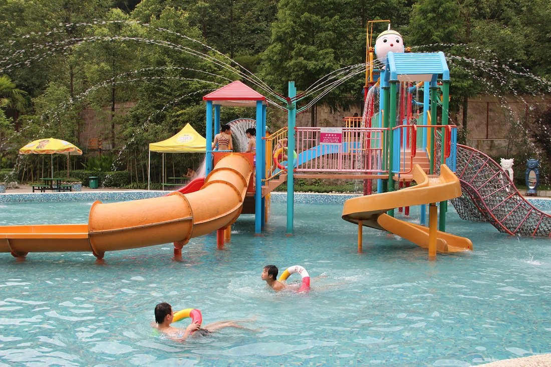 Kids Water Playground With Water slide and water toys for water house