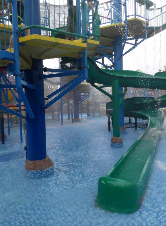Spray Small Green Water Playground Equipment Red / Blue Slide Water Playground