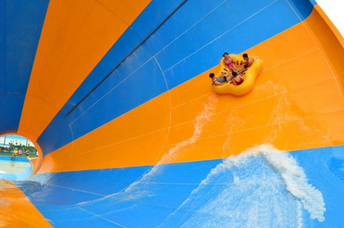 Red , Yellow , Blue Crazy Sea Water World Biggest Amusement Park Project