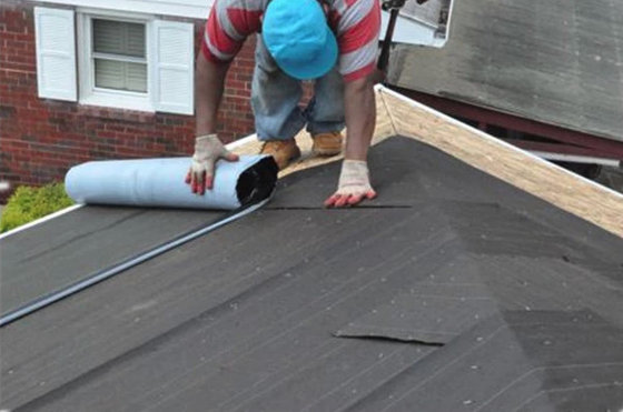 Anti Aging Synthetic Roll Roofing Underlayment , Road Breathable Pitched Roof Underlay
