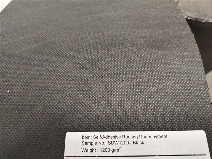 0.95 * 21.05m Self Adhesive Roof Underlayment UV Protected Surface Lightweight