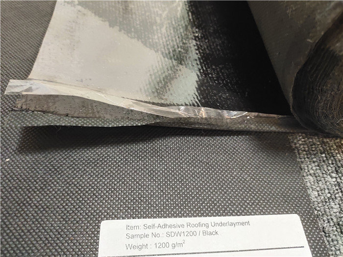 Lightweight Self Adhesive Roof Underlayment Stronger Polyester Non Woven Surface