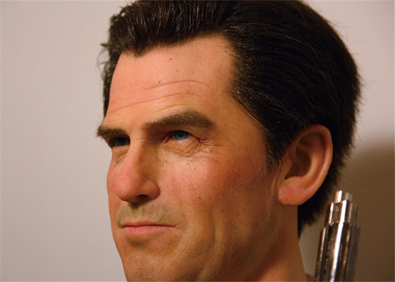 Lifelike Silicone Resin Fiberglass Movie Waxwork Modern Art Figure OEM