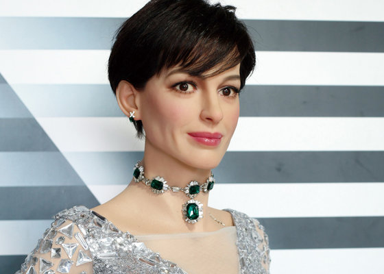 Esculturas realistas de tamaño natural hechas a mano de la cera del arreglo para requisitos particulares de Anne Hathaway
