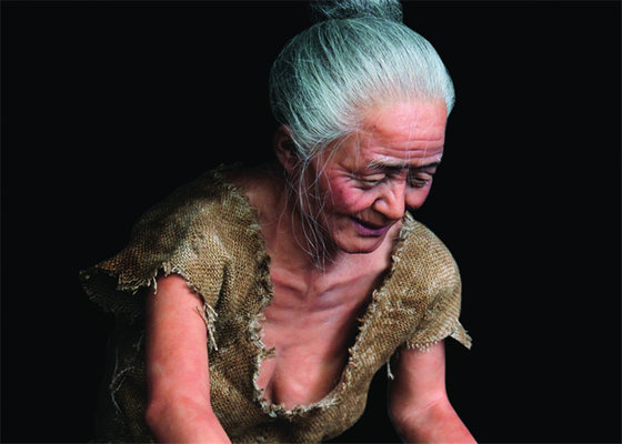 Old Women Poly Resin  Life Size Wax Figures Of Celebrities Museum