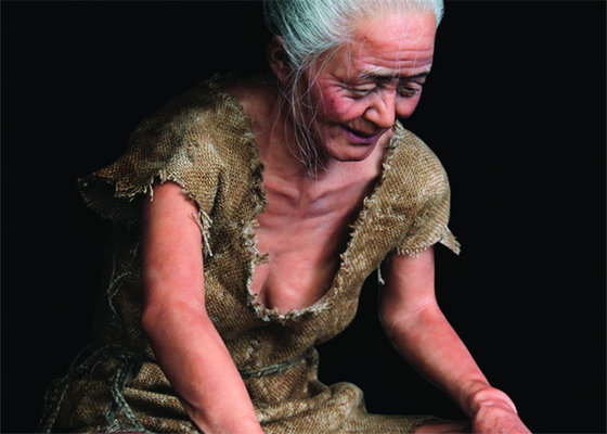 Old Women Poly Resin  Life Size Wax Figures Of Celebrities Museum