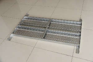Stainless Steel Boat Ladder Customized Galvanized Steel Pedals Hot Dipped Surface Treatment