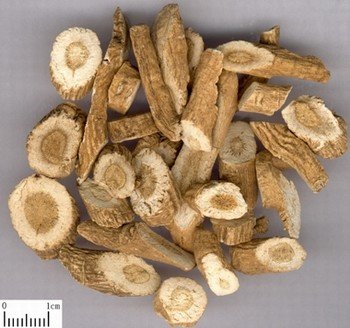 Dried raw herb material slices