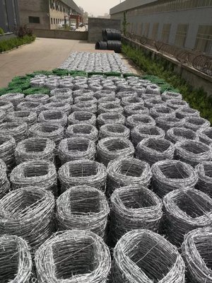 IOWA type barbed wire BWG12XBGW12/BWG14XBGW14/BWG12XBGW14 4" barb spacing 5" barb distance 1.5cm barb length