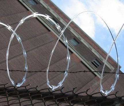 sharp razor wire high tensile strength razor barbed wire military affairs/prison use concertina razor barbed wire mesh