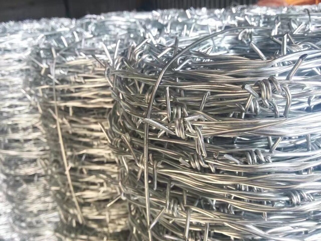 IOWA type barbed wire BWG12XBGW12/BWG14XBGW14/BWG12XBGW14 4" barb spacing 5" barb distance 1.5cm barb length
