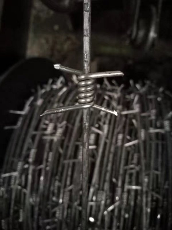 high tensile single twist  barbed wire  single strand high tensile barbed wire  1-2cm barb length
