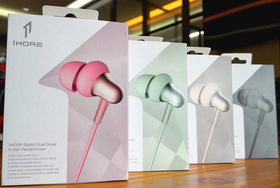 Dual Dynamic 1more Bluetooth Headphones , 4 Colors Noise Isolation In Ear Wireless Earbuds